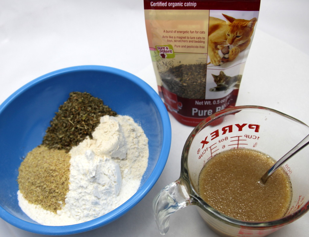 Toria's Catnip Cookies for Aristo-cats - Cinnamon and Sugar