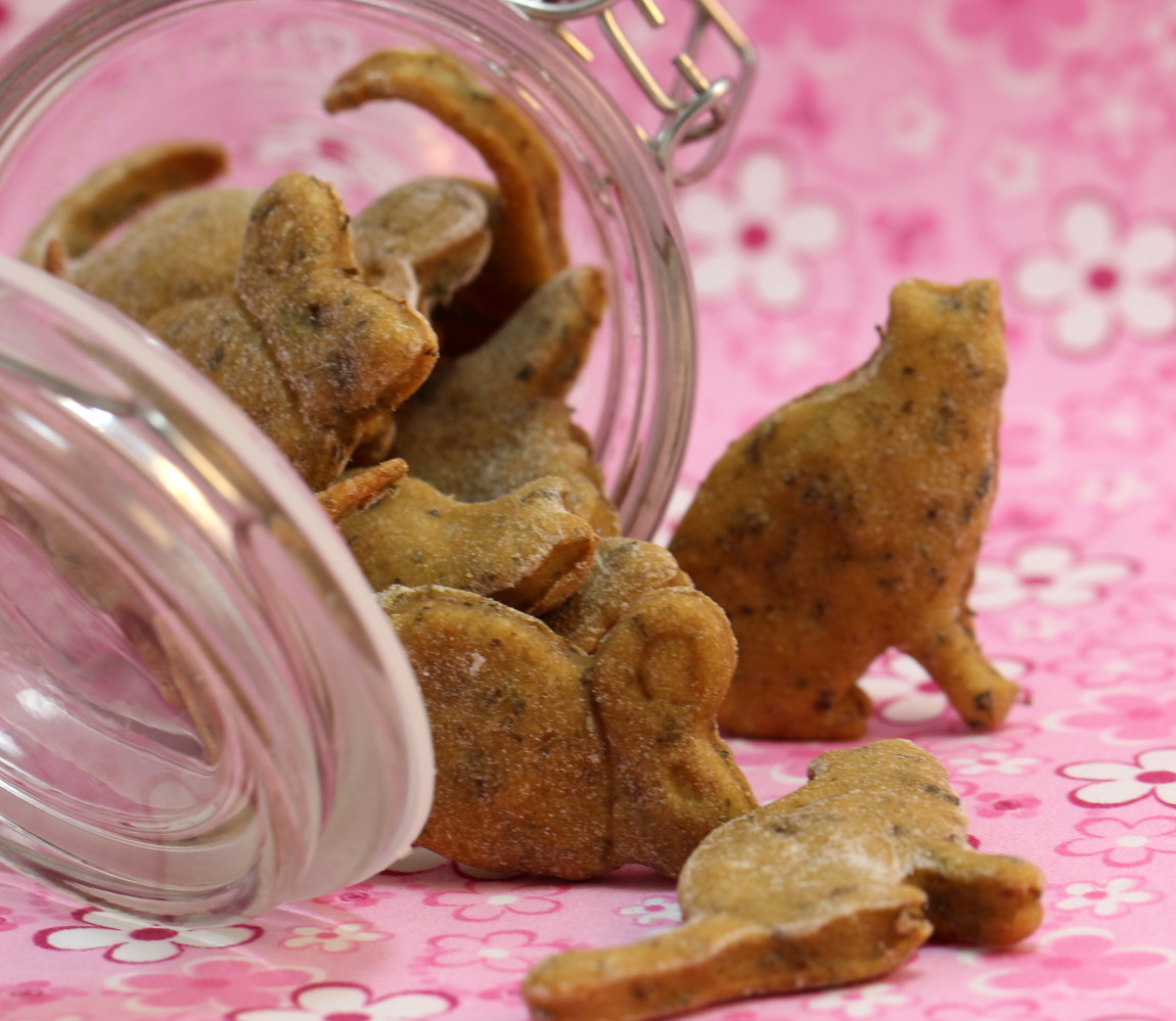 Toria's Catnip Cookies for Aristo-cats - Cinnamon and Sugar
