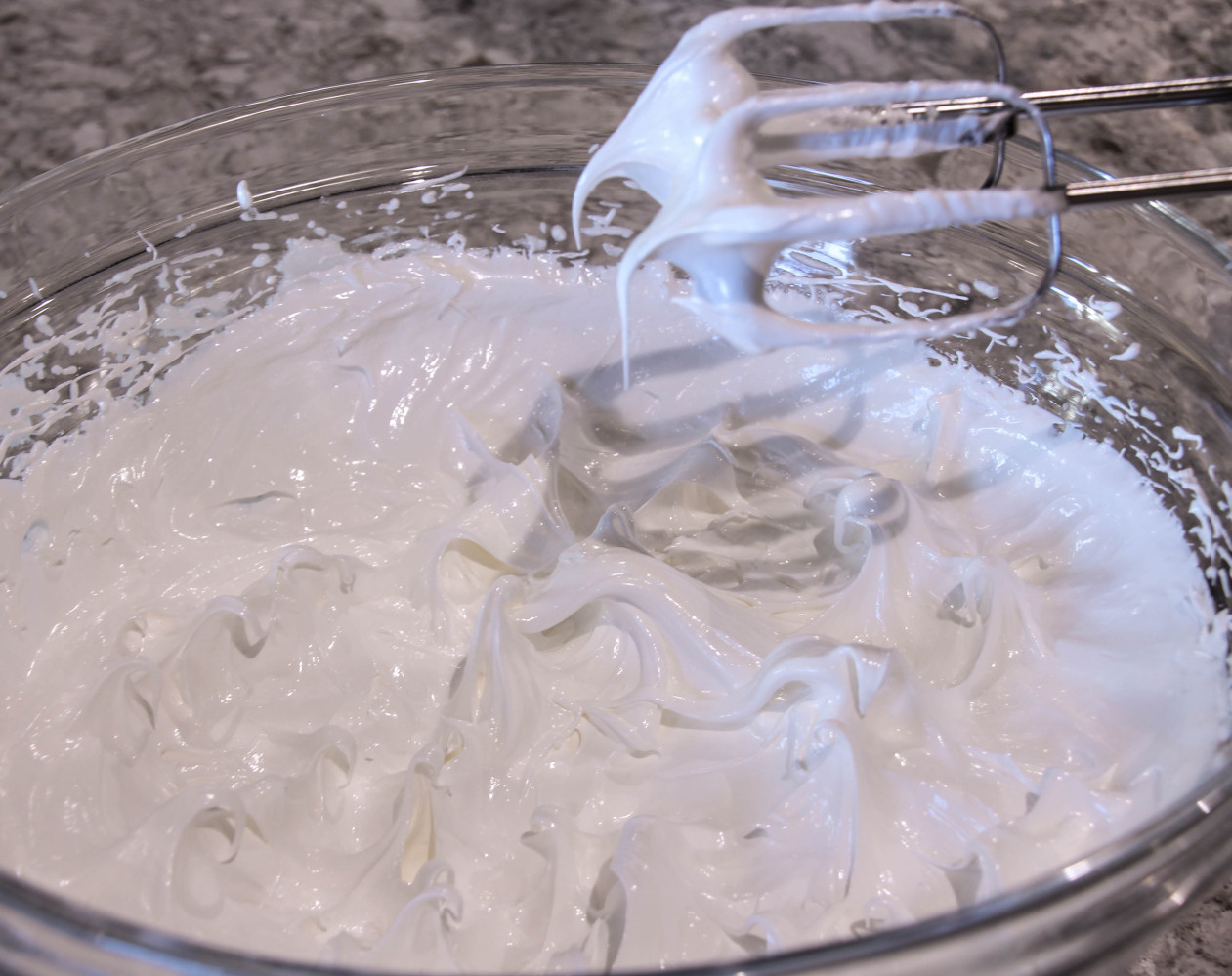 White Chocolate Macaroons - Cinnamon and Sugar