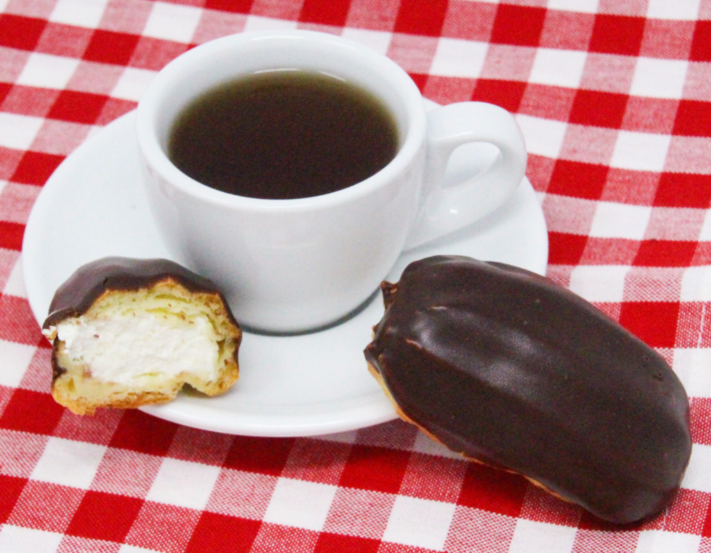 Easy-Peasy Chocolate Eclairs - Cinnamon and Sugar