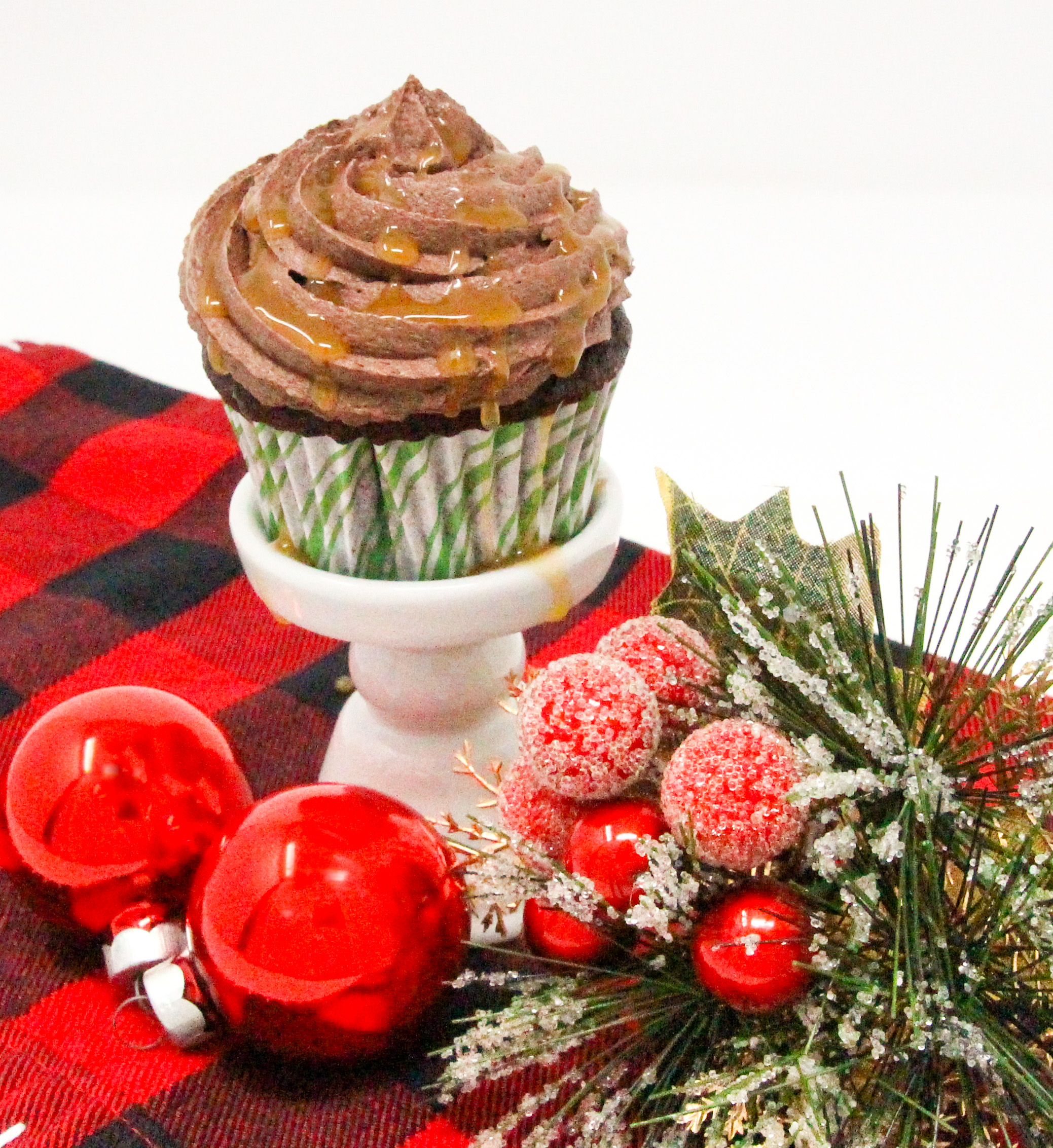 Christmas Caramel Cupcakes - Cinnamon and Sugar