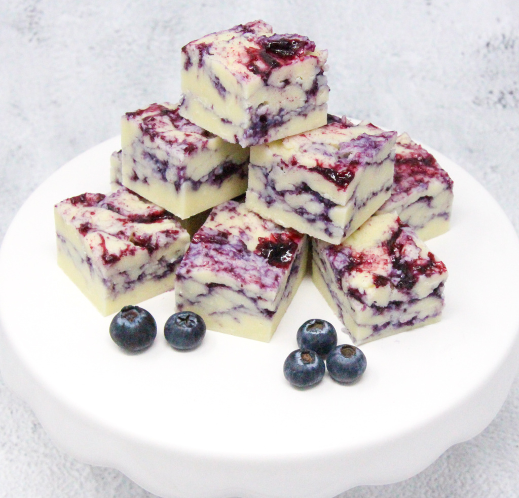 Bailey's Blueberry-and-Cream Fudge - Cinnamon and Sugar
